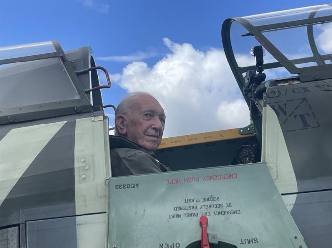 WWII RAF veteran reunited with Battle of Britain aircraft - Cobseo